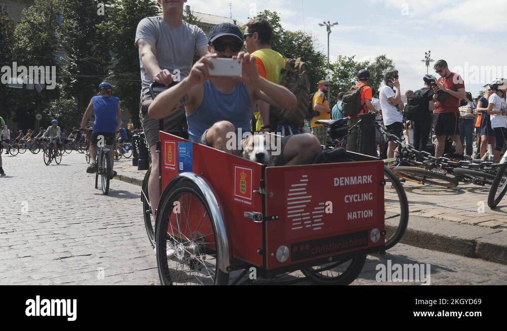 Funny cycling Stock Videos & Footage - HD and 4K Video Clips - Alamy