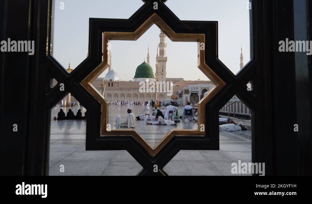 Muslims rest at the compound of Masjid Al Nabawi in Al Madinah, Saudi ...
