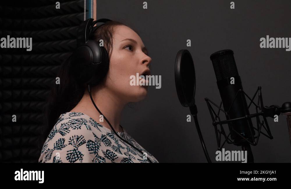 Opera singing woman Stock Videos & Footage - HD and 4K Video Clips - Alamy