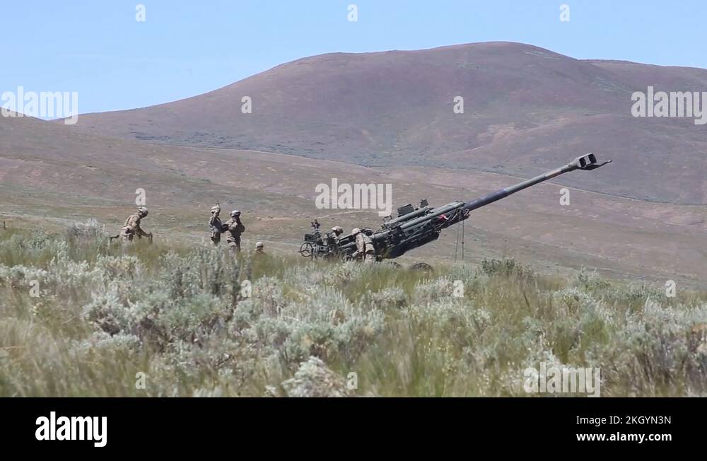 Army soldiers fire M777 Howitzer during artillery raid Stock Video ...