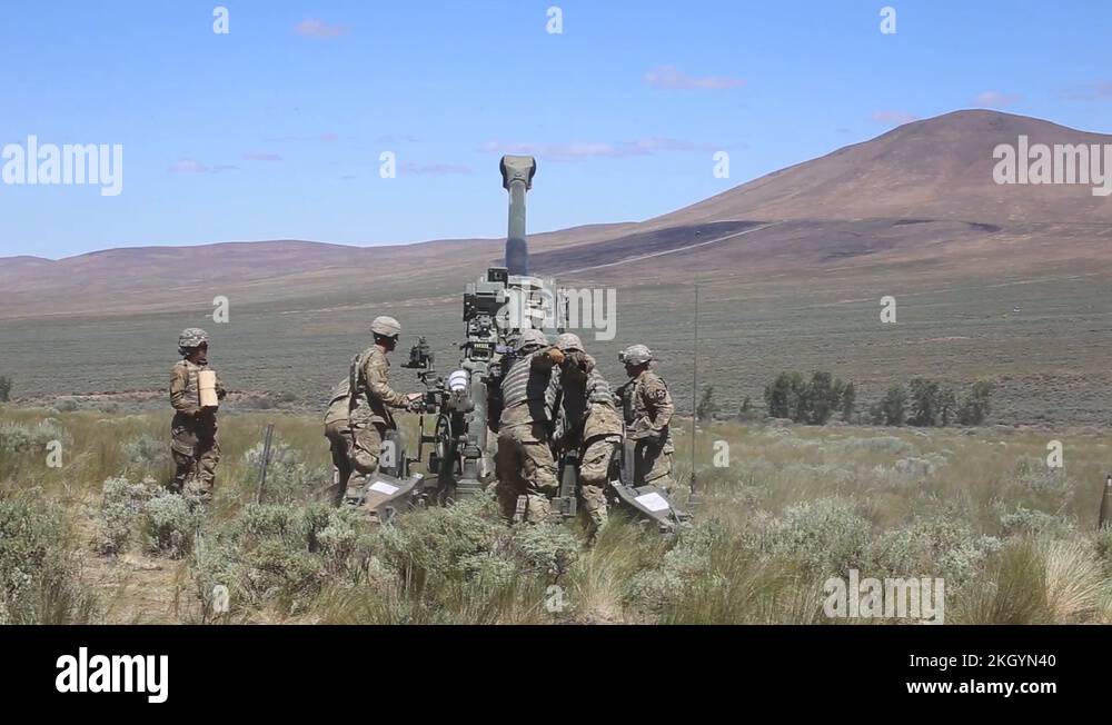 Army National Guard soldiers operate M777 Howitzer during artillery ...
