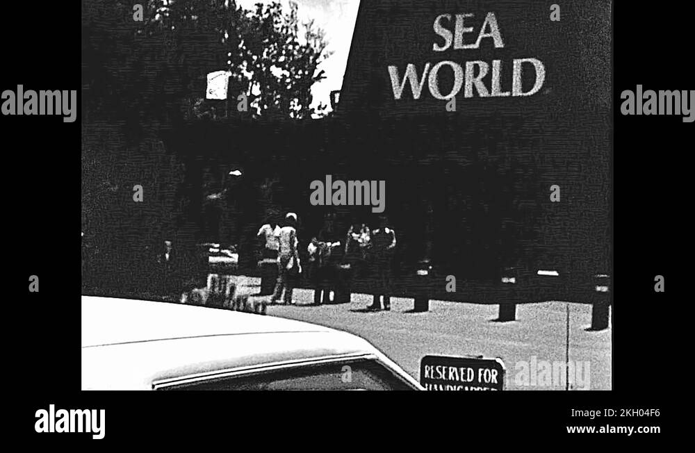 entrance gate of Seaworld Stock Video Footage - Alamy