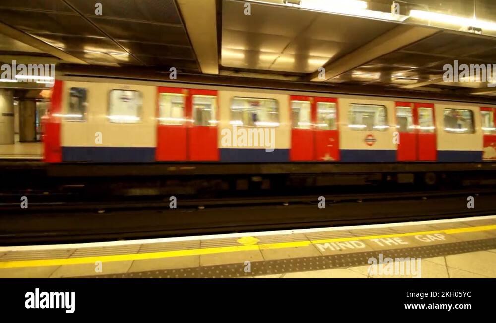 London underground trains Stock Videos & Footage - HD and 4K Video ...