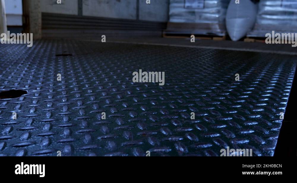 Loading truck ramp Stock Videos & Footage - HD and 4K Video Clips - Alamy