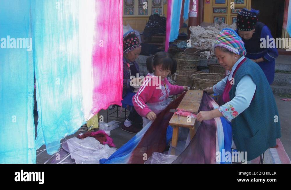 Tearing fabric Stock Videos & Footage - HD and 4K Video Clips - Alamy