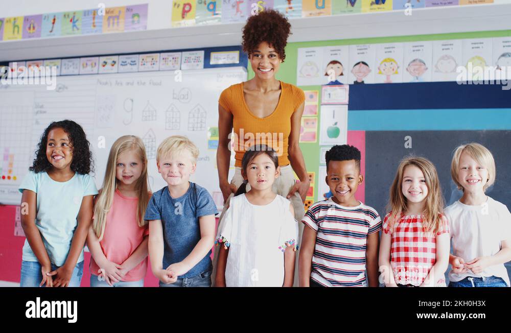Elementary school students standing in Stock Videos & Footage - HD and ...