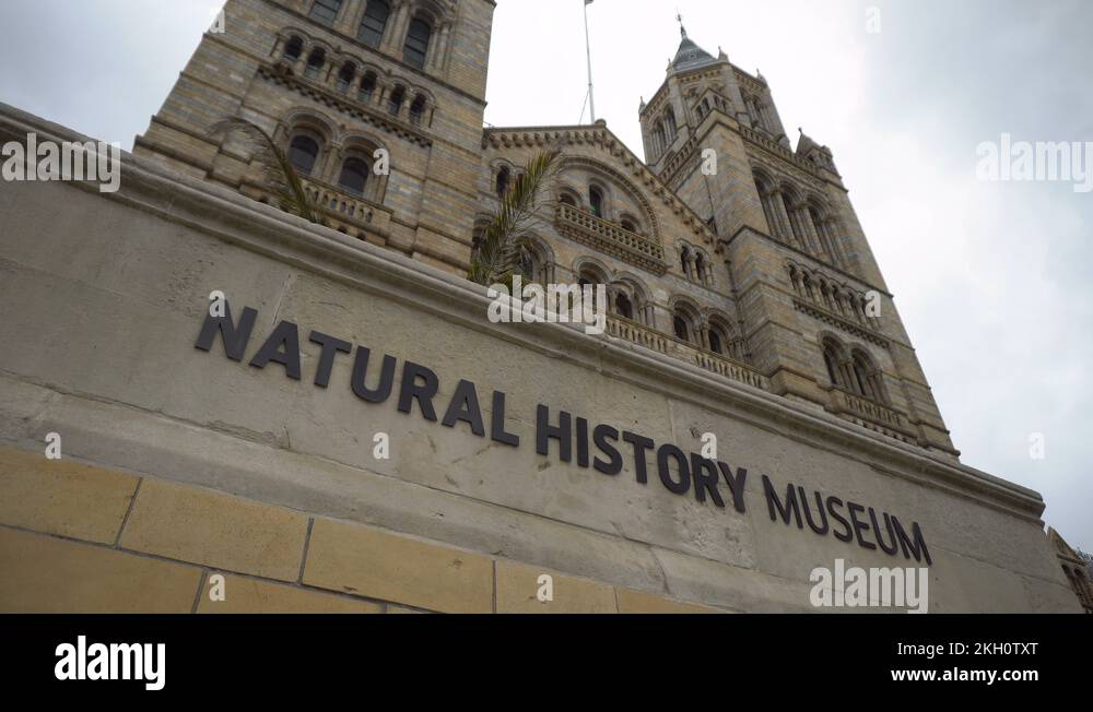 Sign uk museum Stock Videos & Footage - HD and 4K Video Clips - Alamy