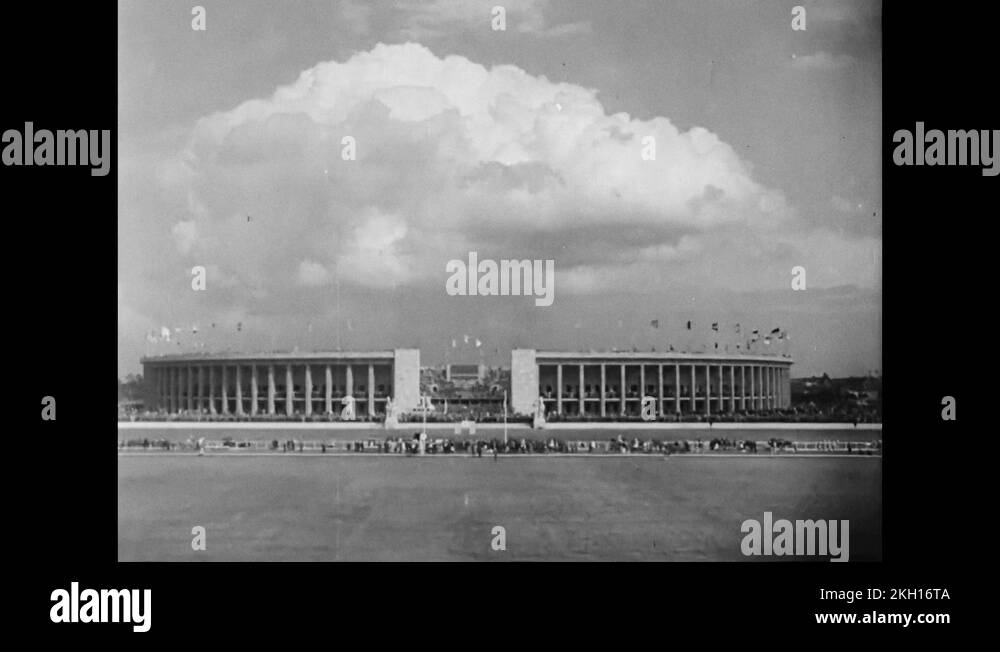 Female discus Stock Videos & Footage - HD and 4K Video Clips - Alamy