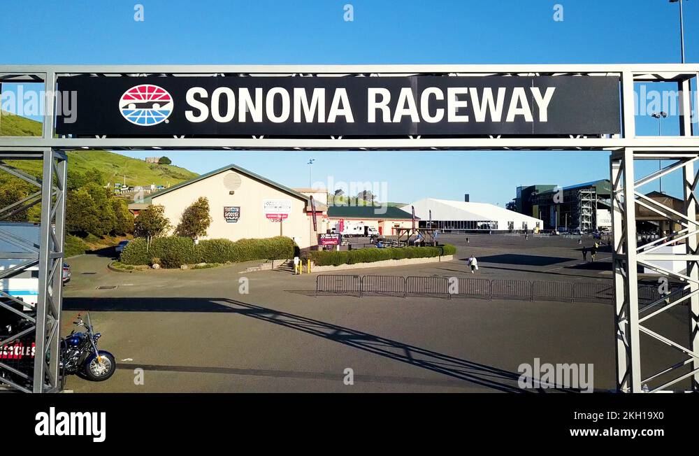 Fly through an arch Stock Videos & Footage - HD and 4K Video Clips - Alamy