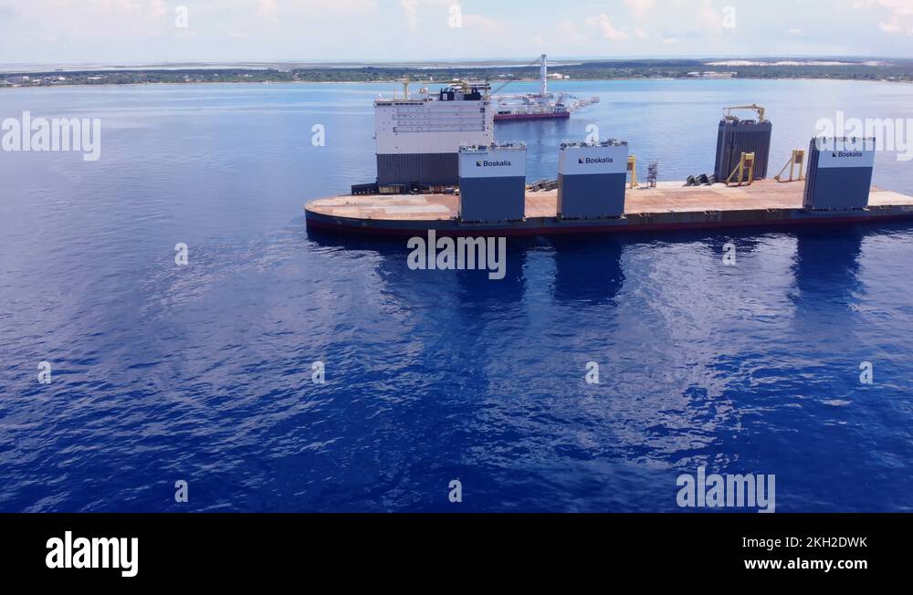 Floating Drydock Heavy Lift For Cruise Ship Bahamas Editorial Stock ...