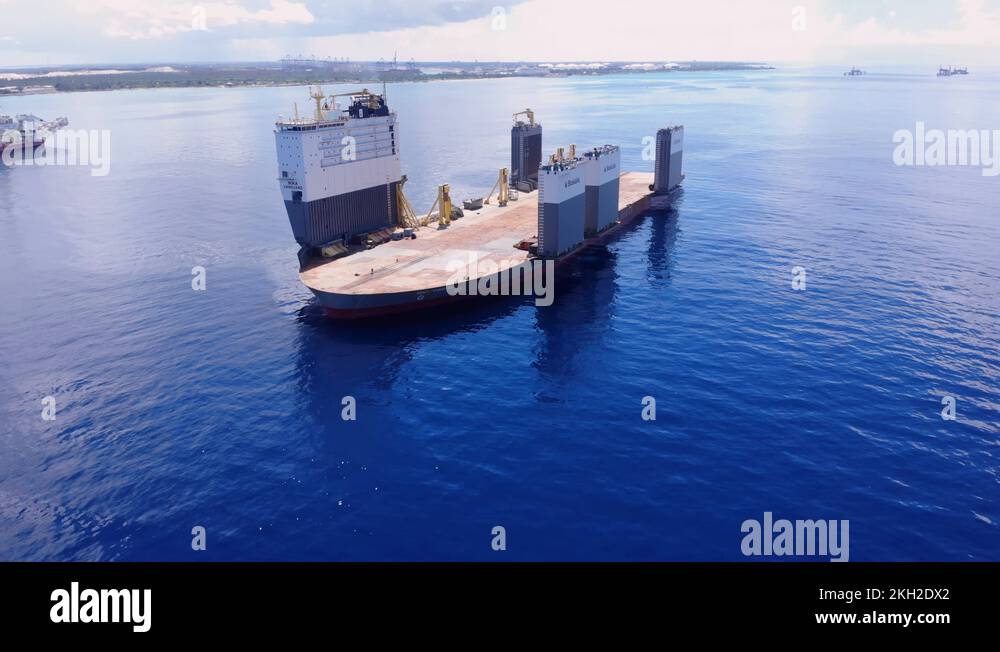 Floating Drydock Heavy Lift For Cruise Ship Bahamas Editorial Stock ...