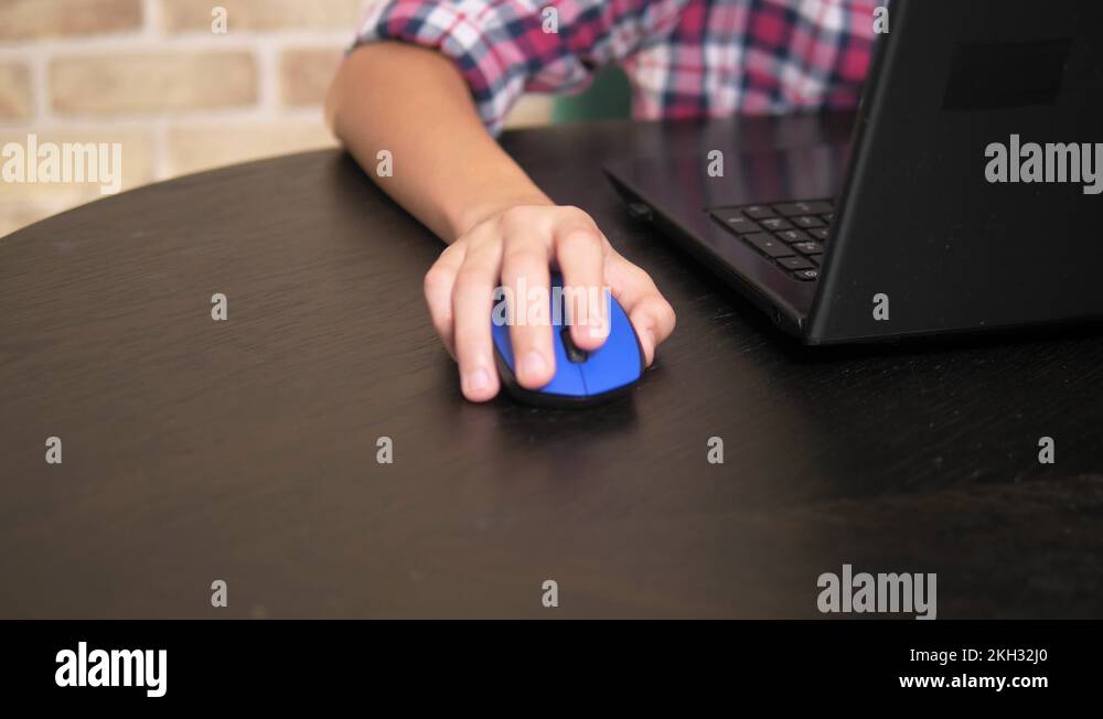 Teenage hand mouse Stock Videos & Footage - HD and 4K Video Clips - Alamy