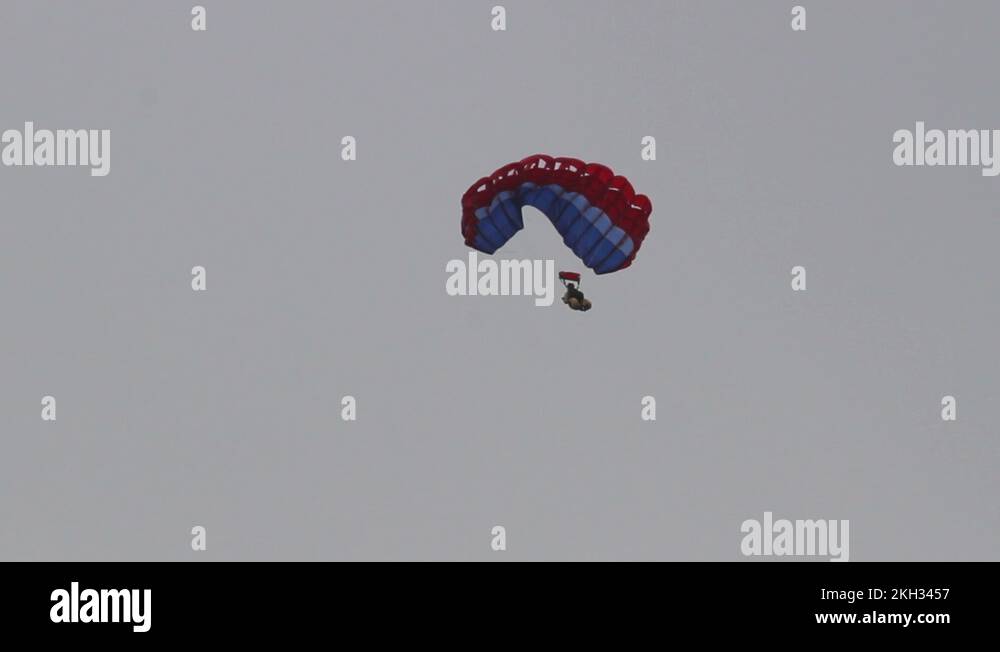 Smoke jumper parachutes Stock Videos & Footage - HD and 4K Video Clips ...