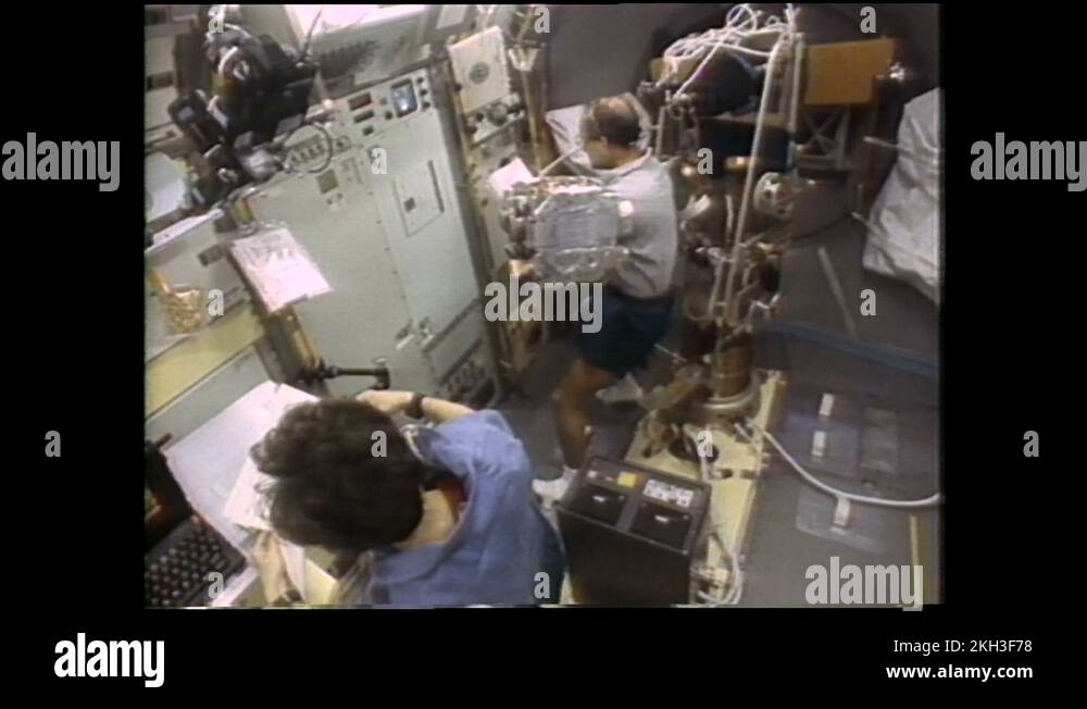 Space experiments Stock Videos & Footage - HD and 4K Video Clips - Alamy