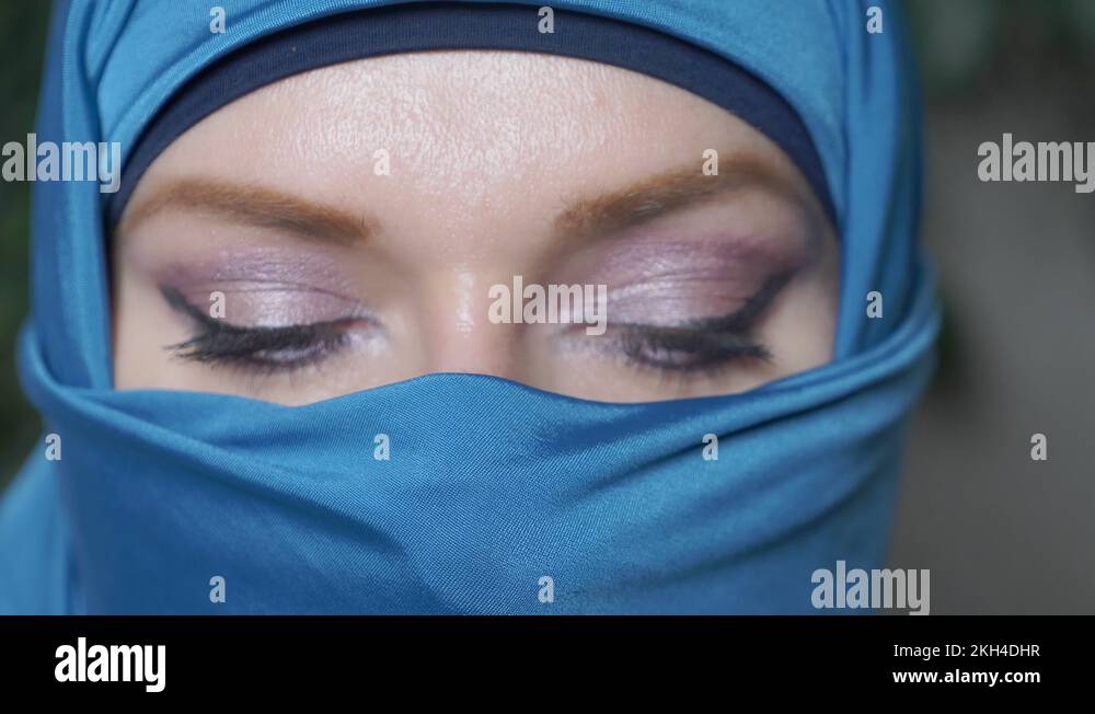 Arab head cloth Stock Videos & Footage - HD and 4K Video Clips - Alamy