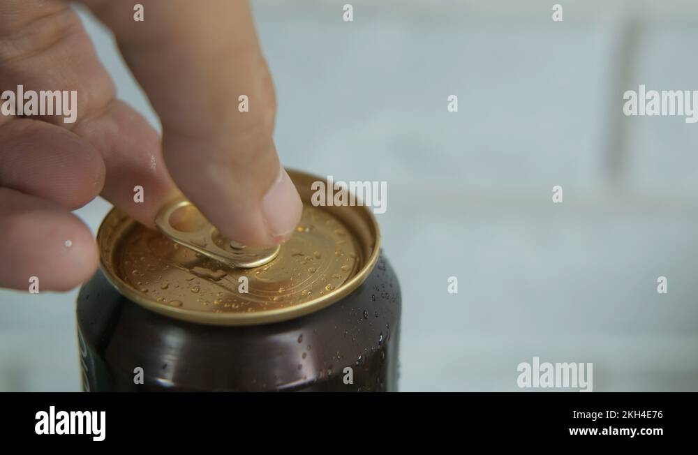 Open a beer in tin can Stock Video Footage - Alamy