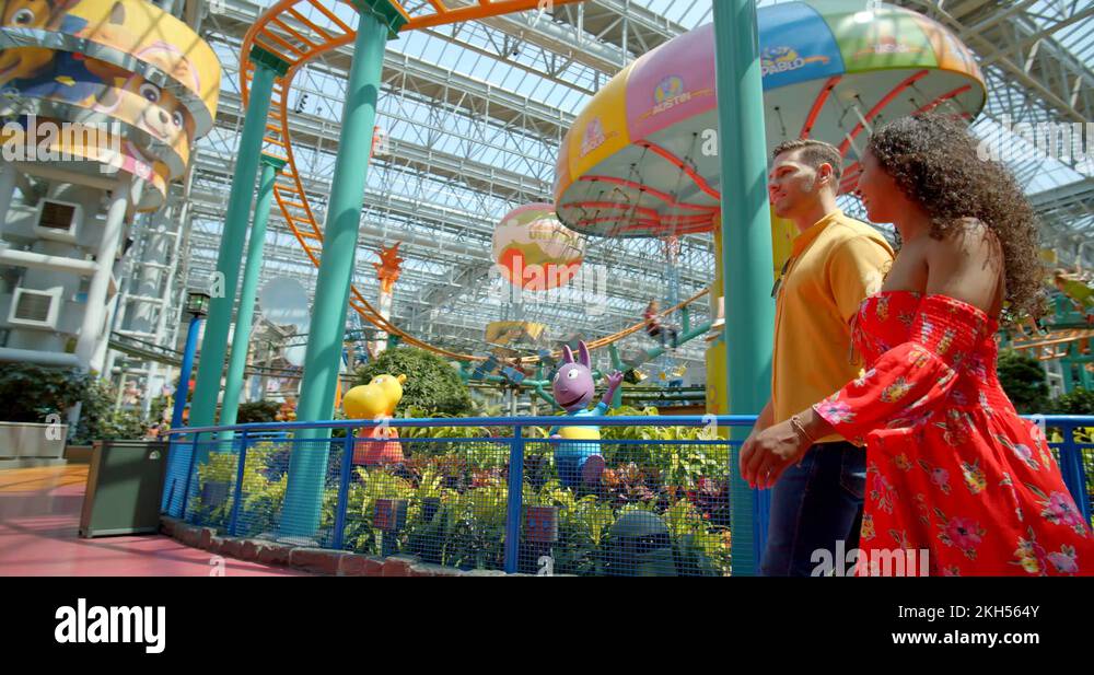 Couple at Mall of America Theme Park, Amusement Park Rides, 4K Stock Video Footage - Alamy
