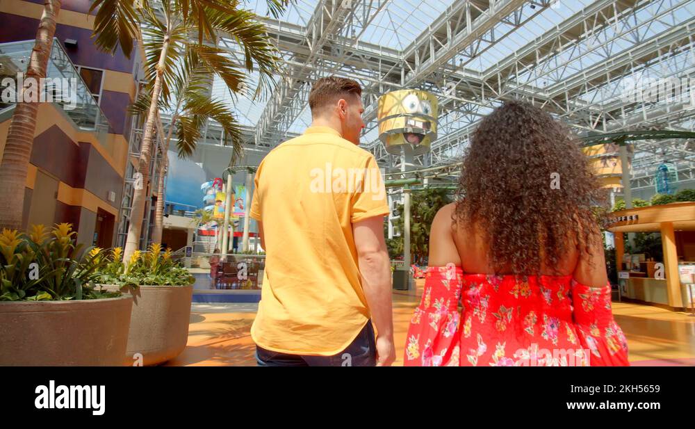 Couple at Mall of America Theme Park, Amusement Park Rides, 4K Stock Video Footage - Alamy