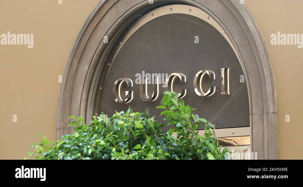 Gucci Logo Stock Video Footage - Alamy