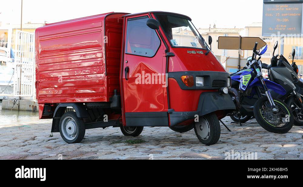 Piaggio ape auto Stock Videos & Footage - HD and 4K Video Clips - Alamy