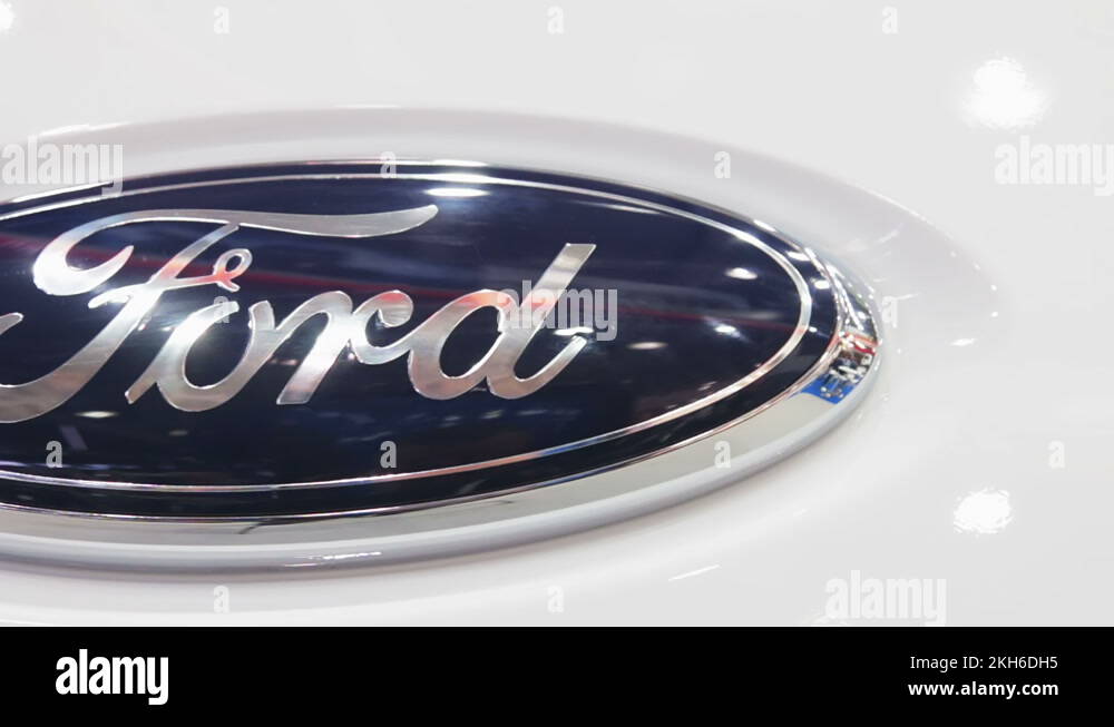 Ford logo car Stock Videos & Footage - HD and 4K Video Clips - Alamy