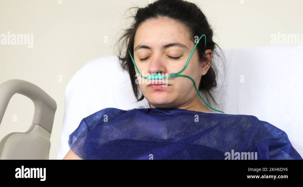 Woman in hospital giving birth pushing baby in labor, real life ...