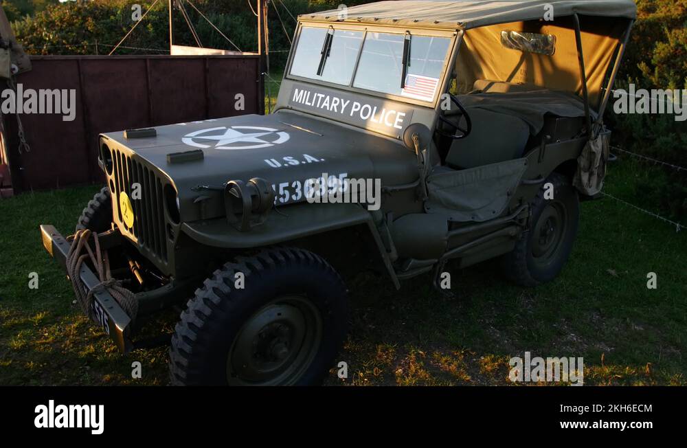 Zoom Officer shadow on 2nd world war military police jeep 4K Stock ...