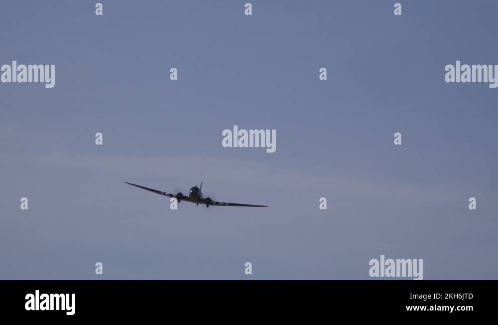 DC3 Douglas in flight WW2 war plane flying UK 4K Stock Video Footage ...