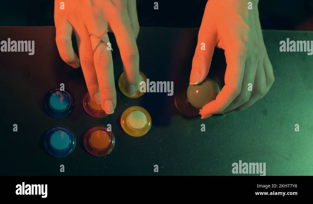 Retro arcade games Stock Videos & Footage - HD and 4K Video Clips - Alamy
