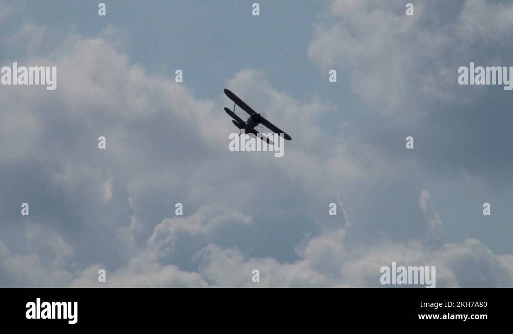 Po 2 biplane Stock Videos & Footage - HD and 4K Video Clips - Alamy