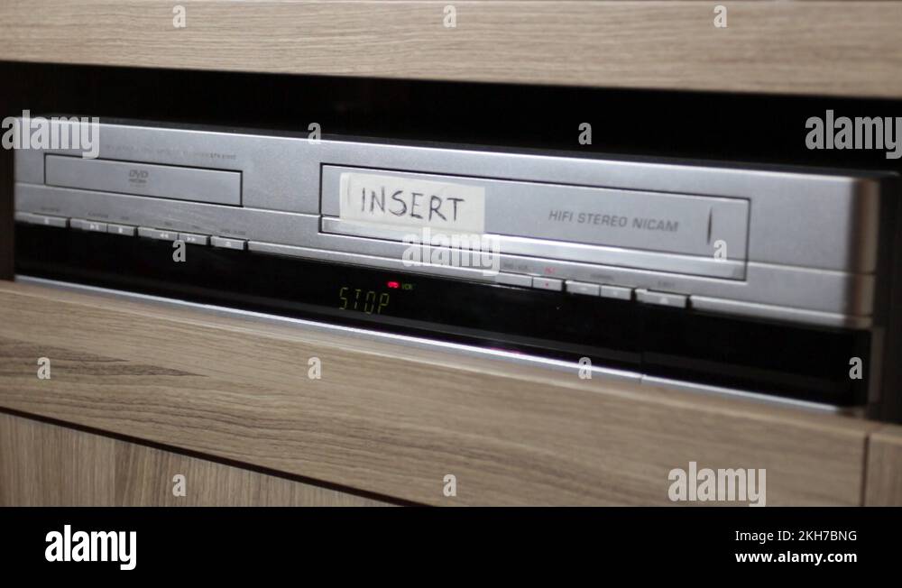 a VCR expels vhs Stock Video Footage - Alamy
