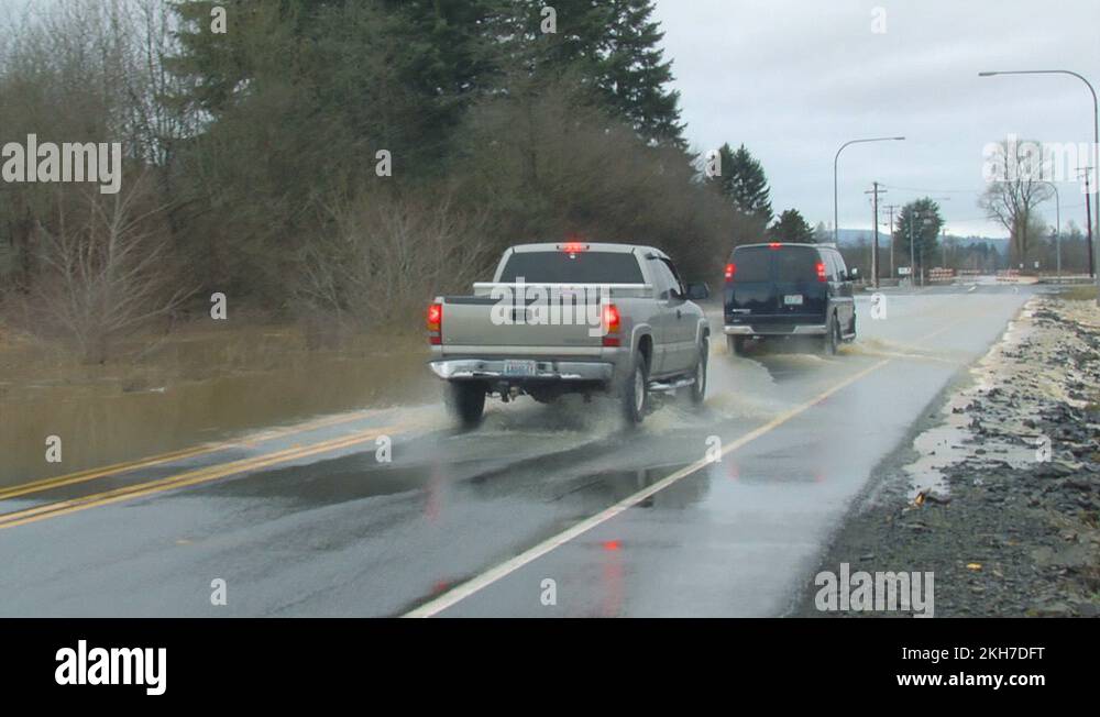 Flood cars Stock Videos & Footage - HD and 4K Video Clips - Alamy