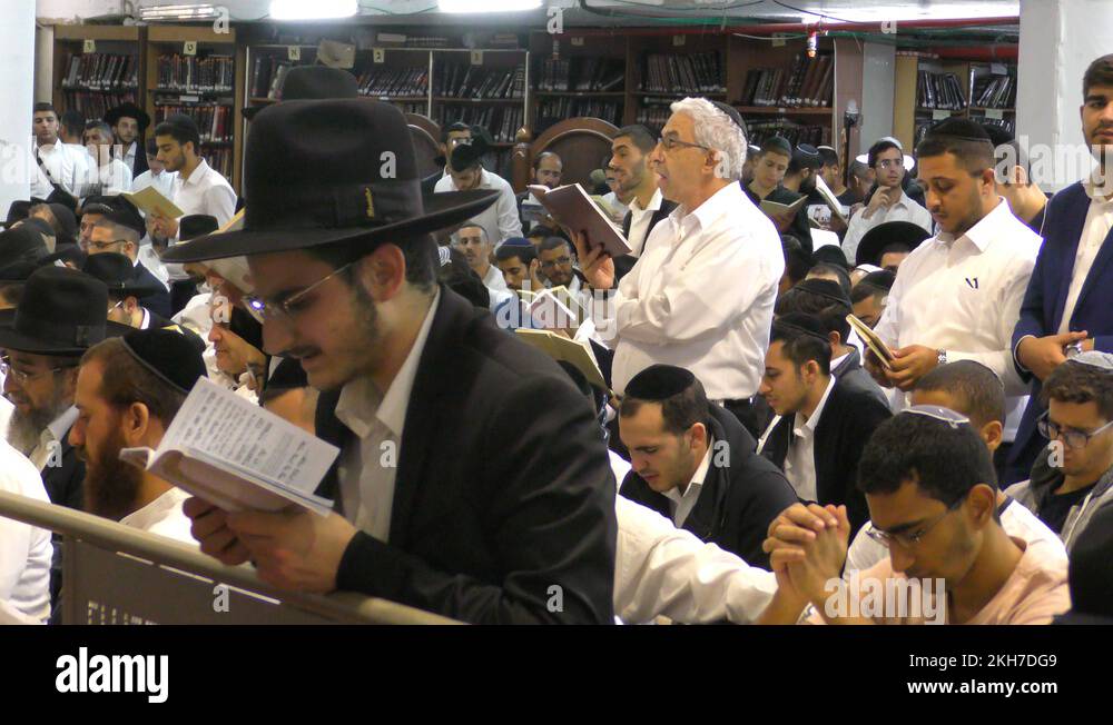 Haredim at the synagogue at Or HaChaim yeshiva reciting Midnight ...