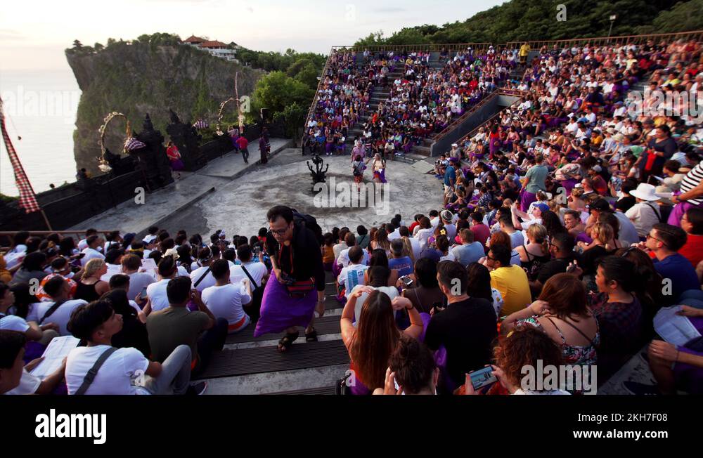 Going downstairs, round stage and tourists came to watch Kecak dance ...