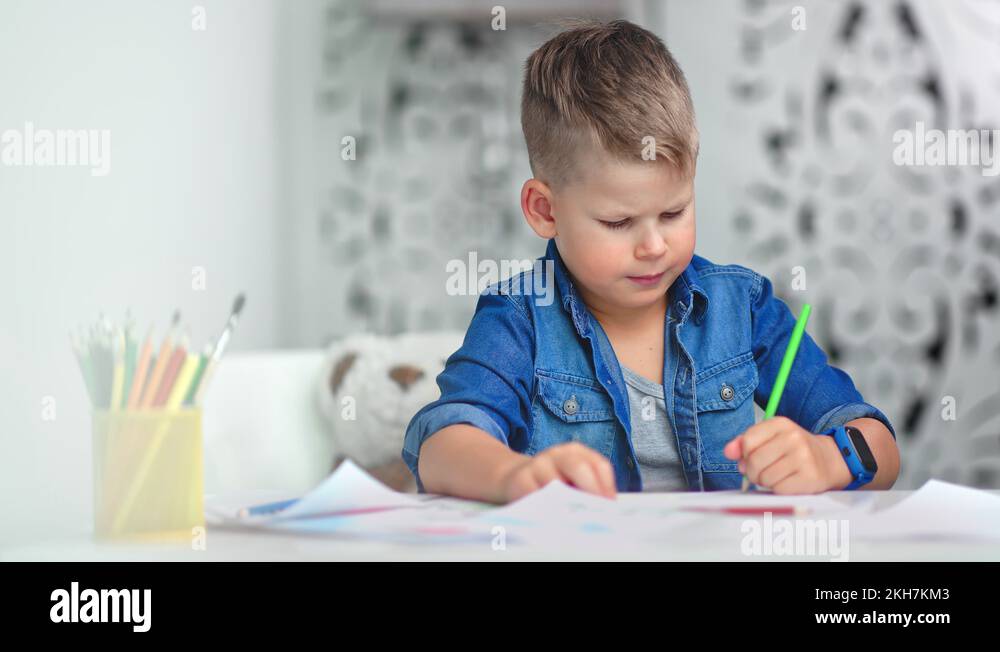 Cartoon kid drawing Stock Videos & Footage - HD and 4K Video Clips - Alamy