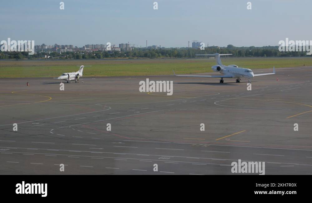 Flight preparation Stock Videos & Footage - HD and 4K Video Clips - Alamy