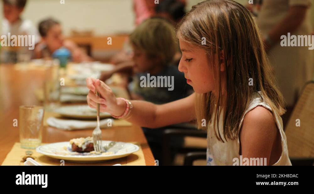 Kids eating burger Stock Videos & Footage - HD and 4K Video Clips - Alamy