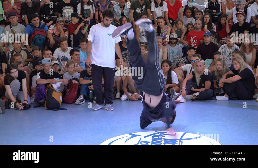 Rap battle street Stock Videos & Footage - HD and 4K Video Clips - Alamy