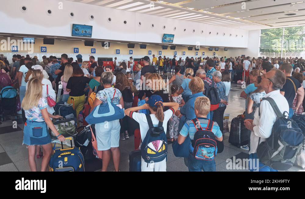 Boarding gate queue Stock Videos & Footage - HD and 4K Video Clips - Alamy