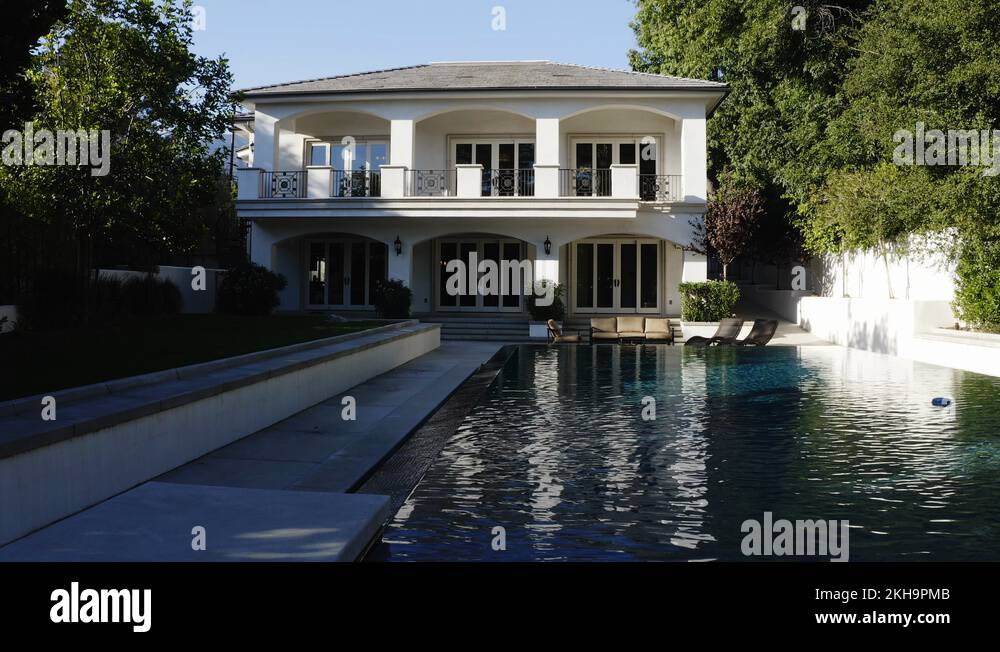 A White Luxury Mansion in Beverly Hills with an Infinity Pool Stock ...