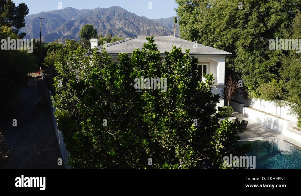 A White Luxury Mansion in Beverly Hills with an Infinity Pool Stock ...
