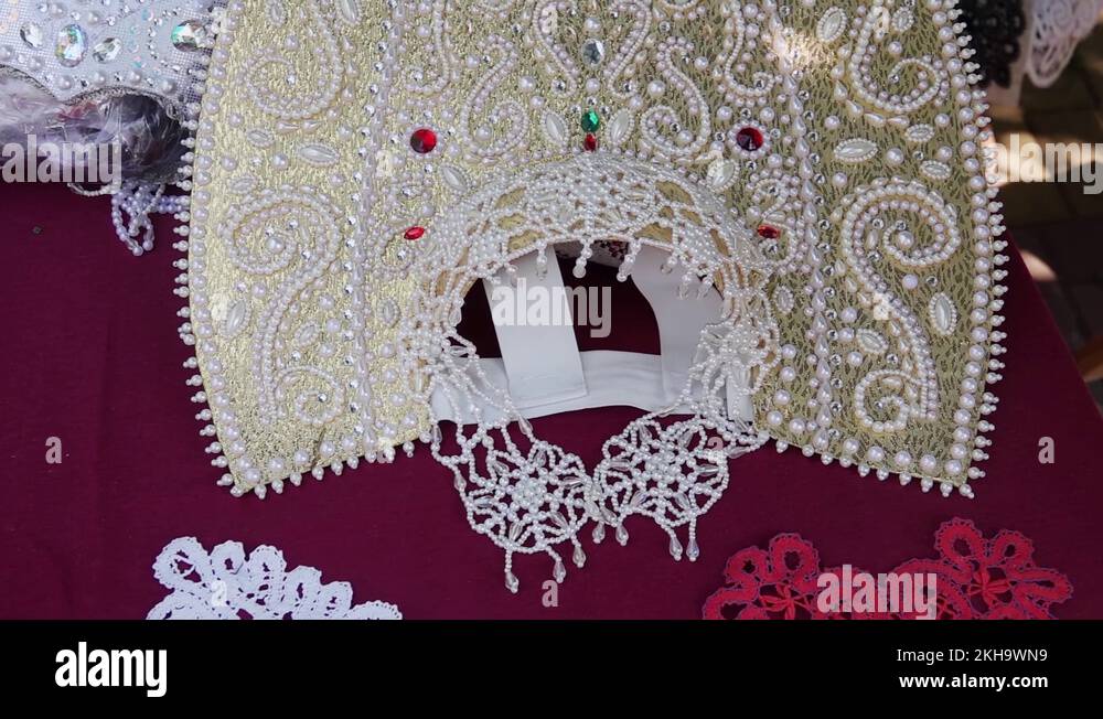 Female headdress Stock Videos & Footage - HD and 4K Video Clips - Alamy
