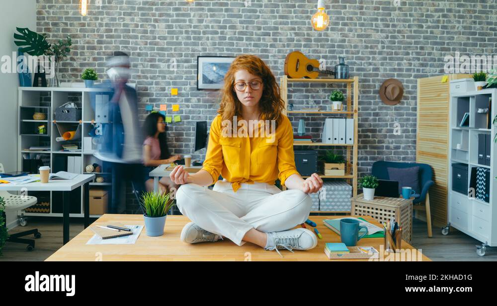 Work break desk Stock Videos & Footage - HD and 4K Video Clips - Alamy