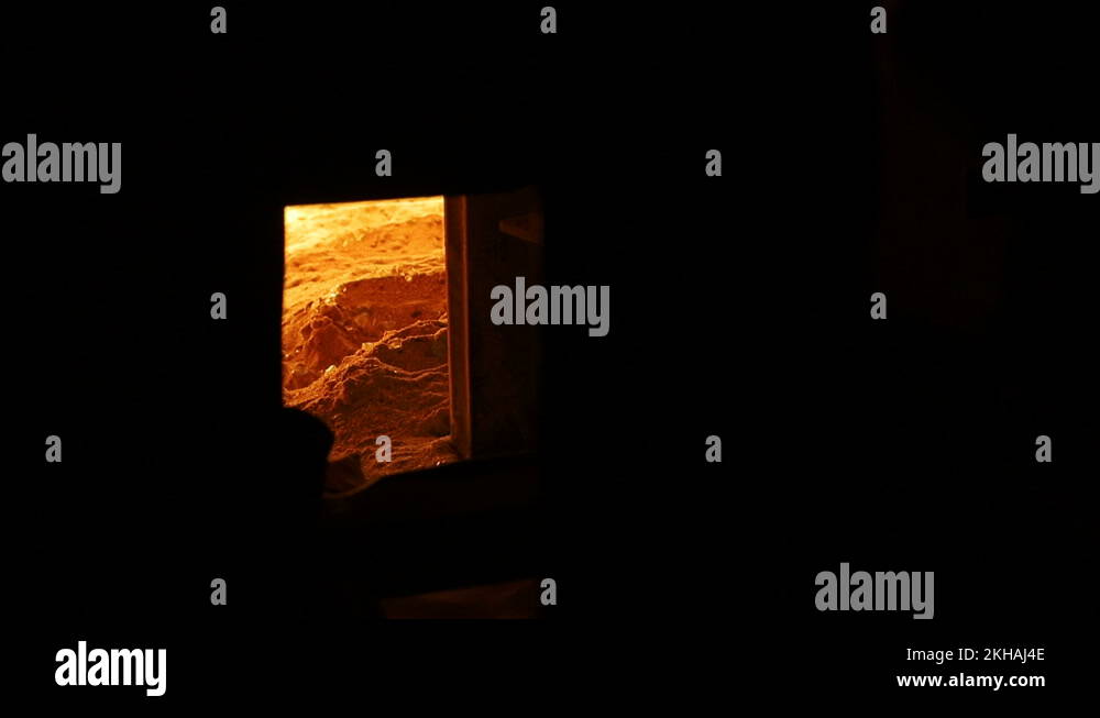 The window in the furnace is abnormally high melting point of glass ...