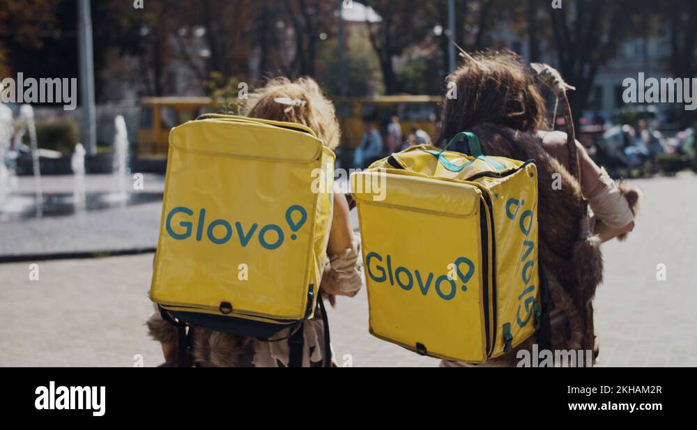 Two neanderthals of hunter-gatherers discovering with bag delivering ... Two neanderthals of hunter-gatherers discovering with bag delivering ...