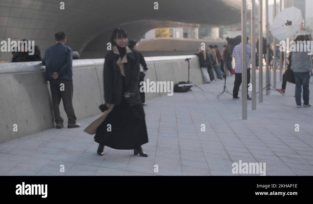 (Korea) Seoul Fashion Week - Korean model poses and runs to ...