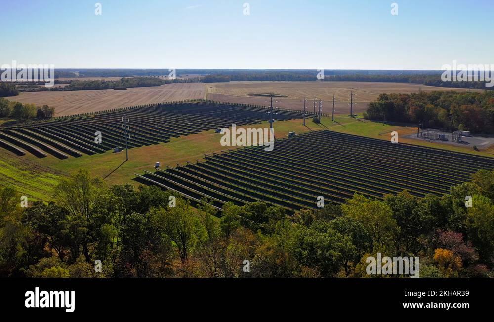 Rise and Reverse Backside View of a Solar Farm Stock Video Footage - Alamy