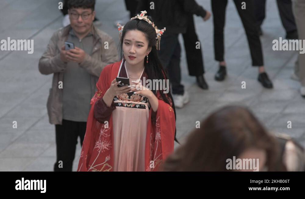 (Korea) Seoul Fashion Week - Chinese model taking pictures Stock Video ...