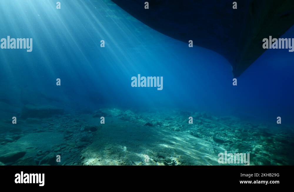 boat scenery underwater sun rays and beams scuba divers to dive ...