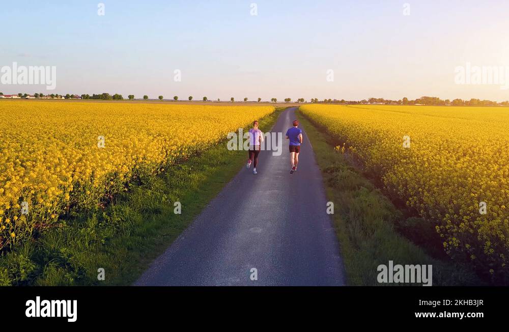 Fit active runners Stock Videos & Footage - HD and 4K Video Clips - Alamy